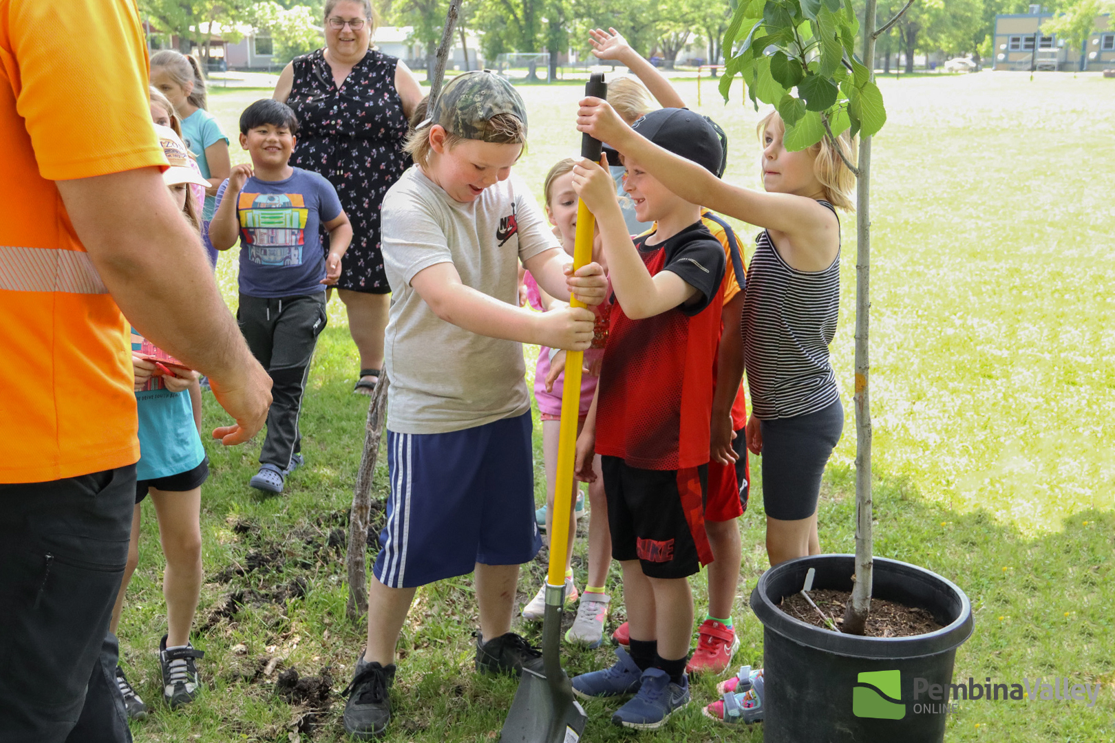 Maple Leaf Elementary School students make a green impact - PembinaValleyOnline.com - Local news ...